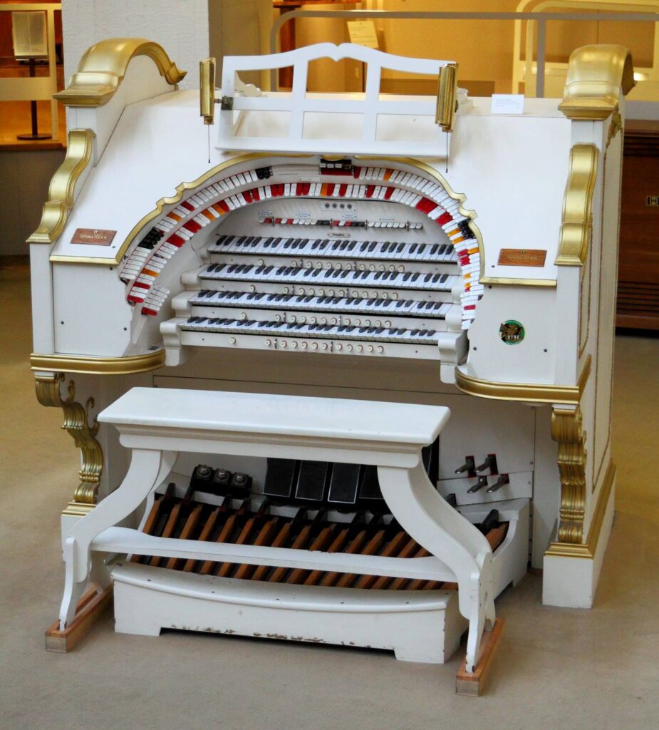 THE MIGHTY WURLITZER – RUBBER BISKIT ROAD SHOW